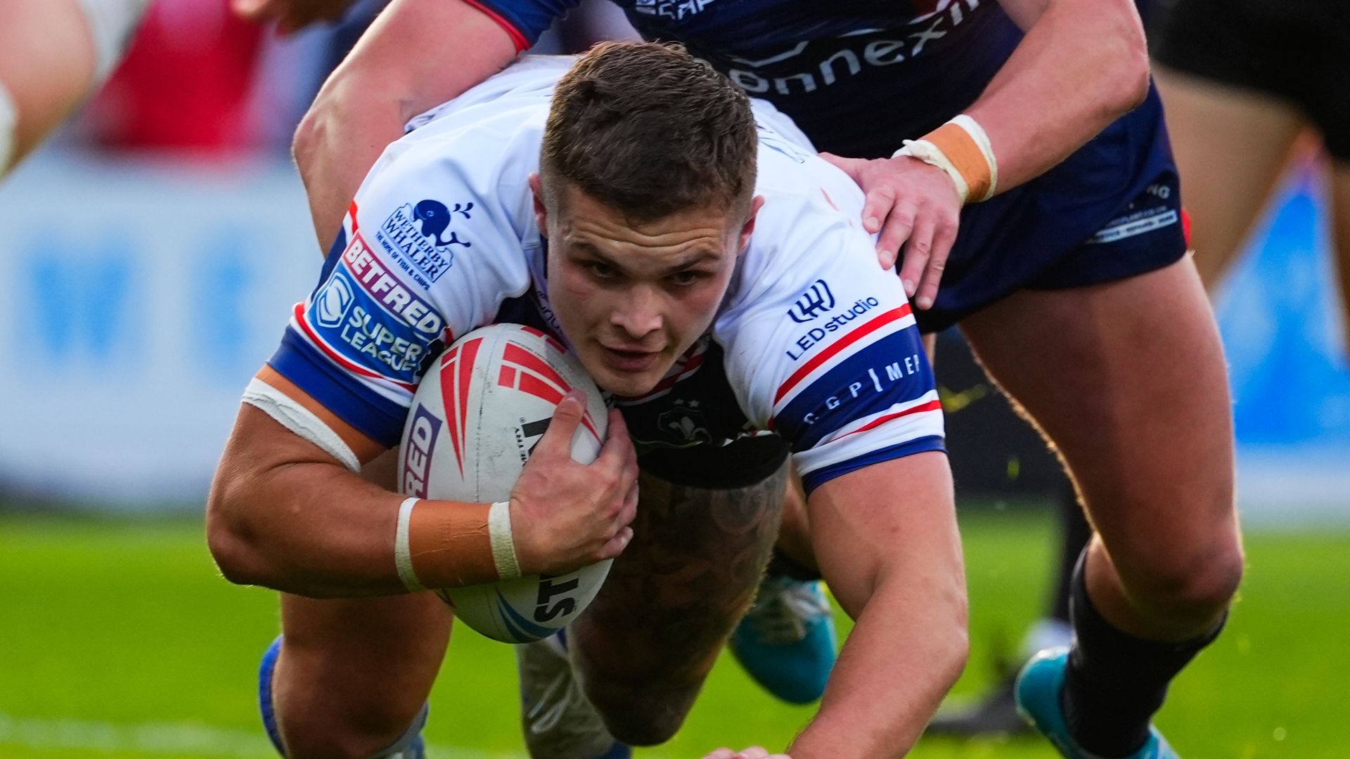 Hull KR Falls to Wakefield as Hull FC Eyes Play-Off Spot