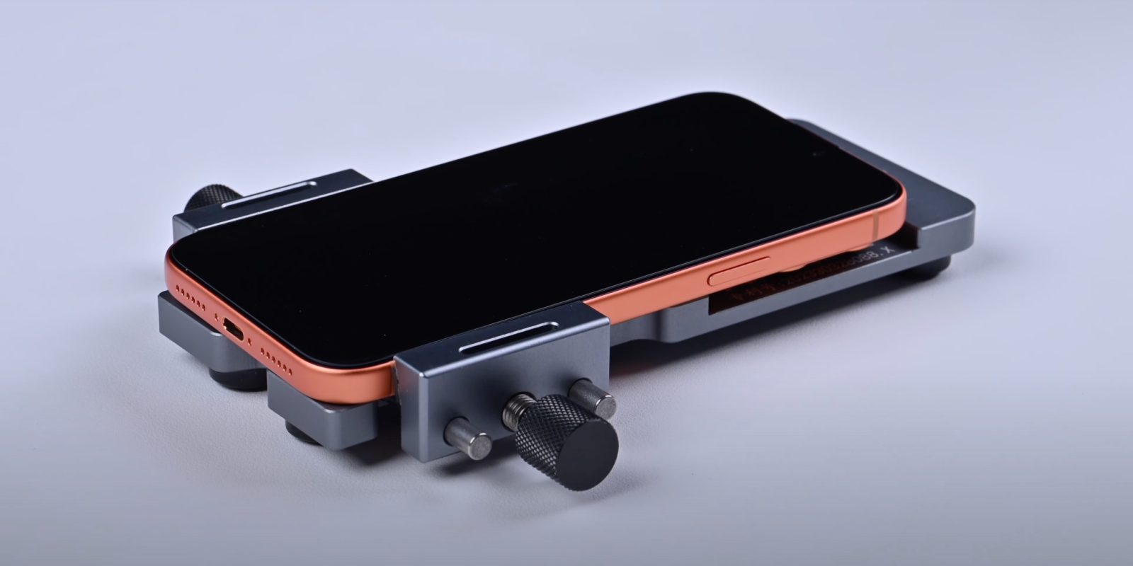 YouTuber Attempts Ambitious 2TB Upgrade for iPhone 17 Pro Max