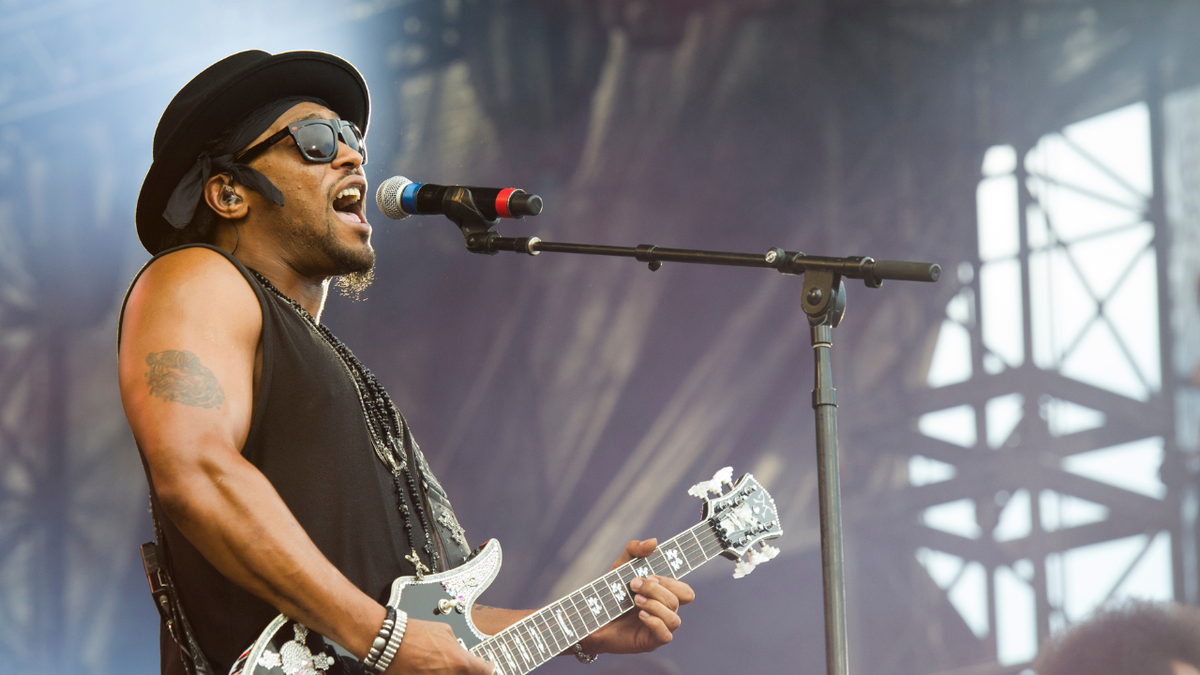 Grammy-Winning Artist D’Angelo Passes Away at 51 After Cancer Battle