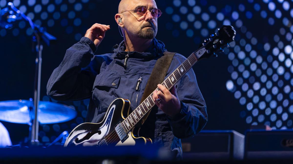 Oasis Guitarist Paul 'Bonehead' Arthurs to Miss Tour for Cancer Treatment