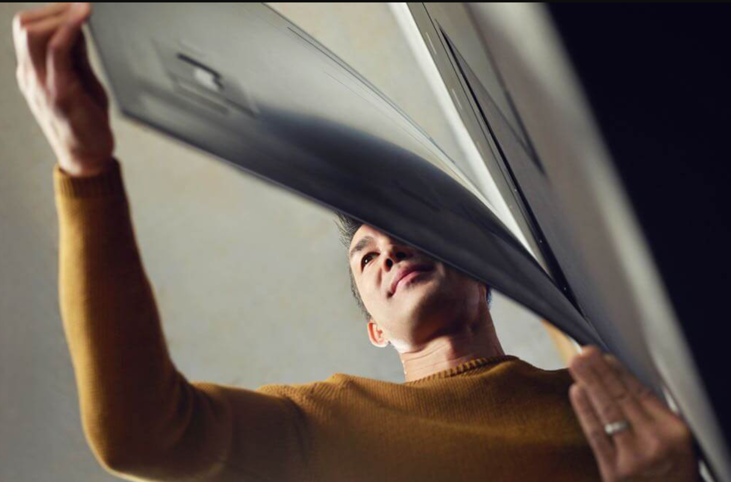 China Seizes OLED Advantage as LG Faces Market Challenges