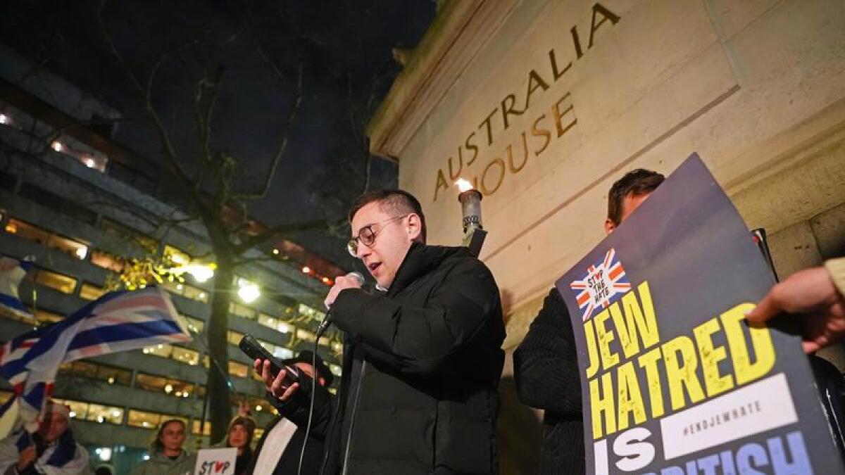 Bondi Gunman’s Deceptive Call: Shooter’s Alibi Before Attack