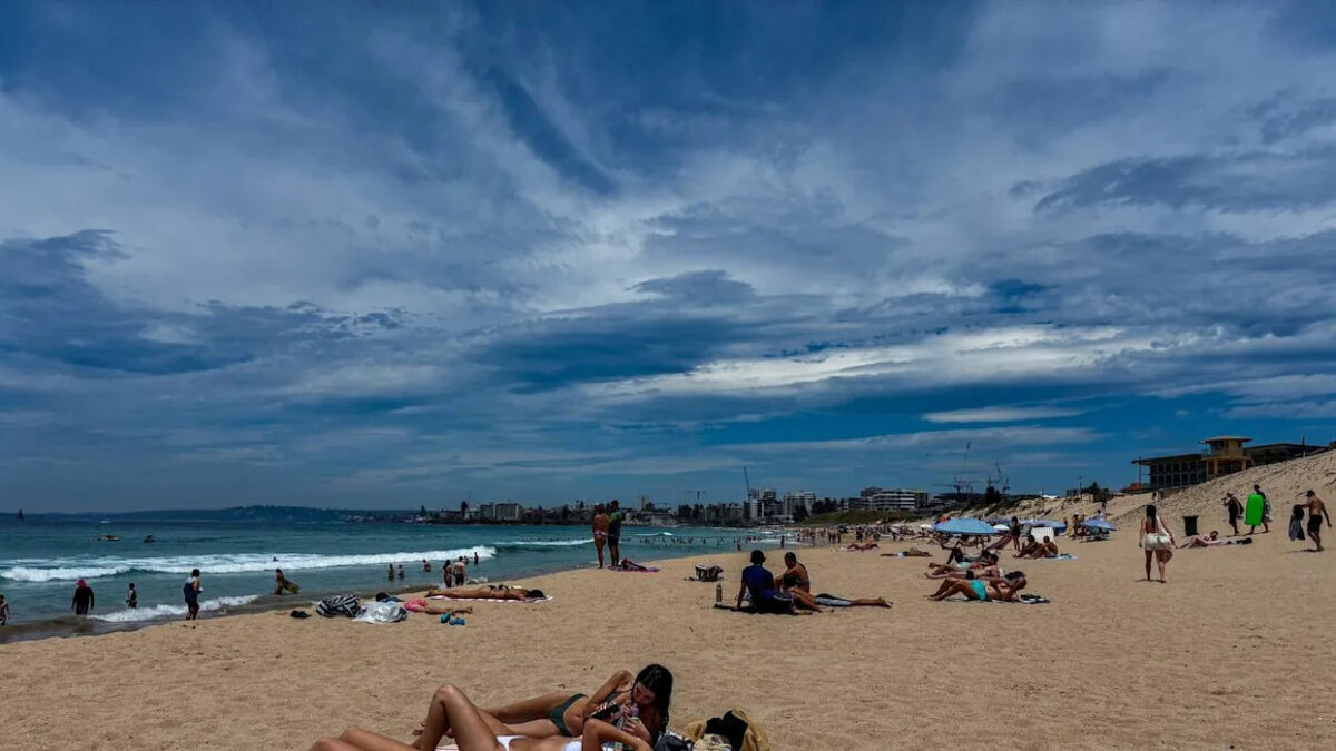 Australia Faces Extreme Weather: Fires Rage, Floods Loom