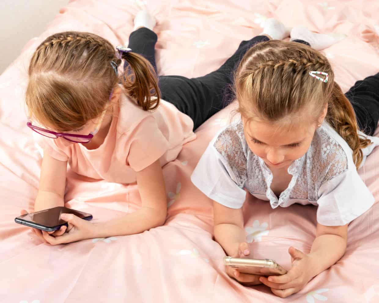 UK Must Consider Social Media Age Restrictions for Youth Protection